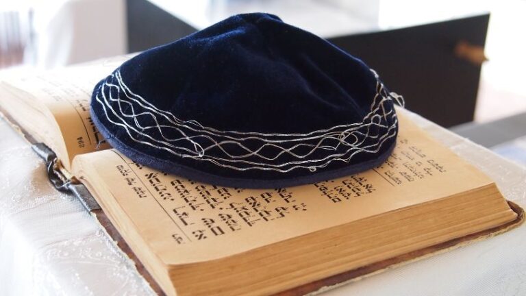 Kabbalat Shabbat: The Jewish Tradition of Welcoming Sabbath